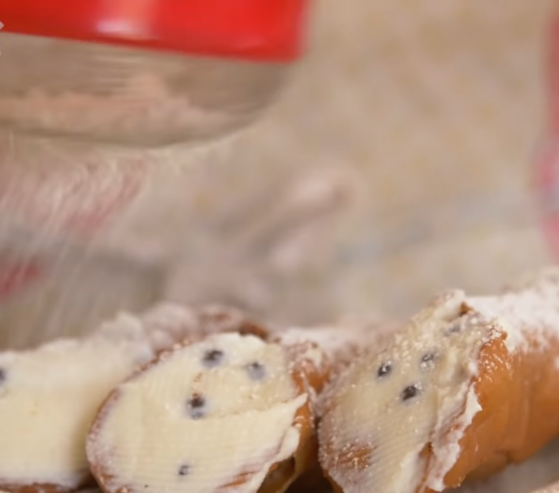 93-year-old shares old-fashioned recipe for the dreamiest cannoli