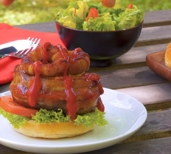 Press a can of beer into a patty for a nifty trick to get the tastiest ...