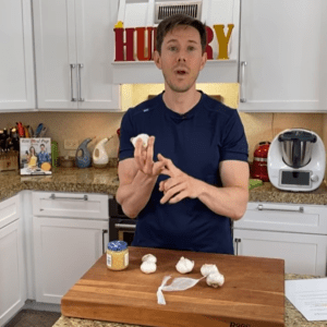 Guy shares specific things to look for when buying garlic to protect ...