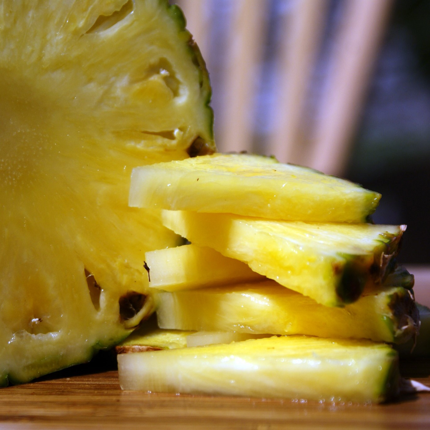 It Turns Out That We Ve Been Eating Pineapple All Wrong