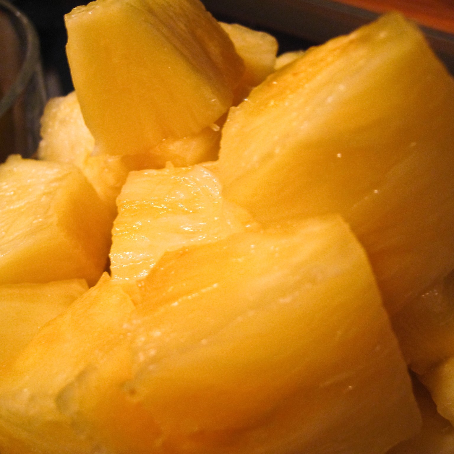It Turns Out That We Ve Been Eating Pineapple All Wrong