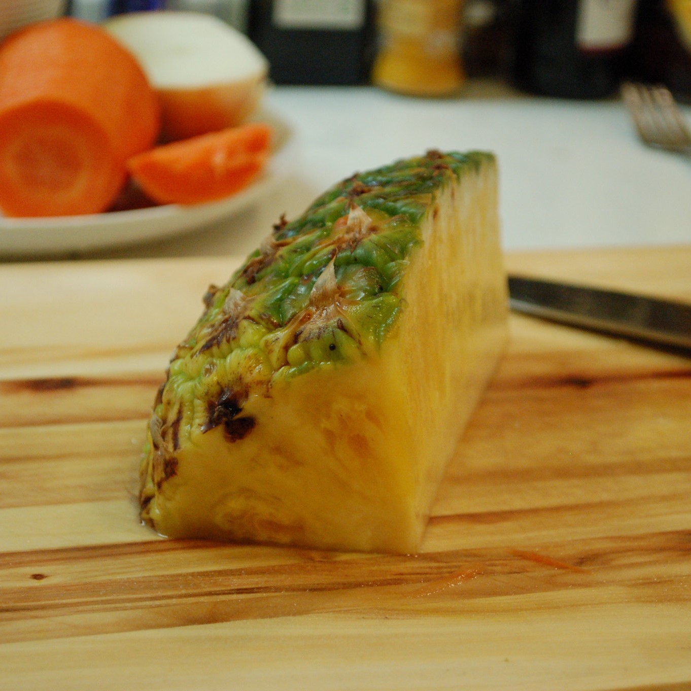 It Turns Out That We Ve Been Eating Pineapple All Wrong