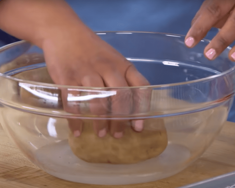 Chef shares method for cooking baked potatoes that come out perfect ...