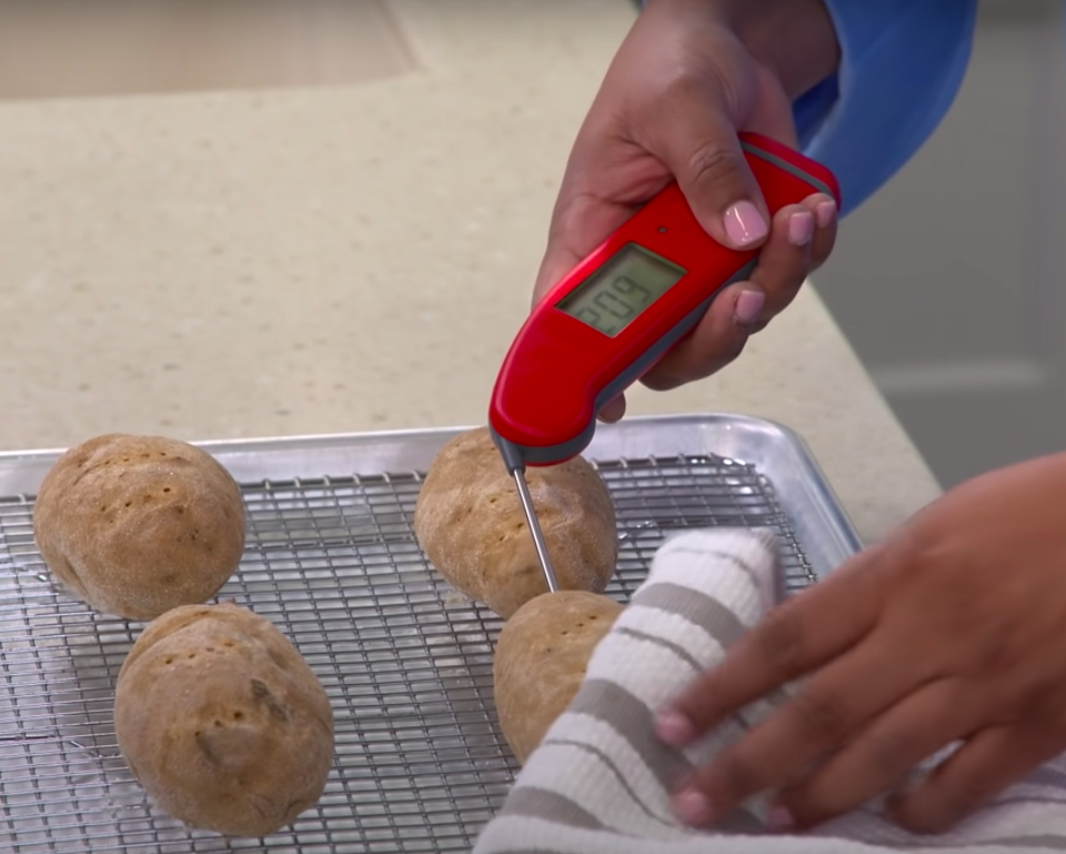 Chef shares method for cooking baked potatoes that come out perfect ...