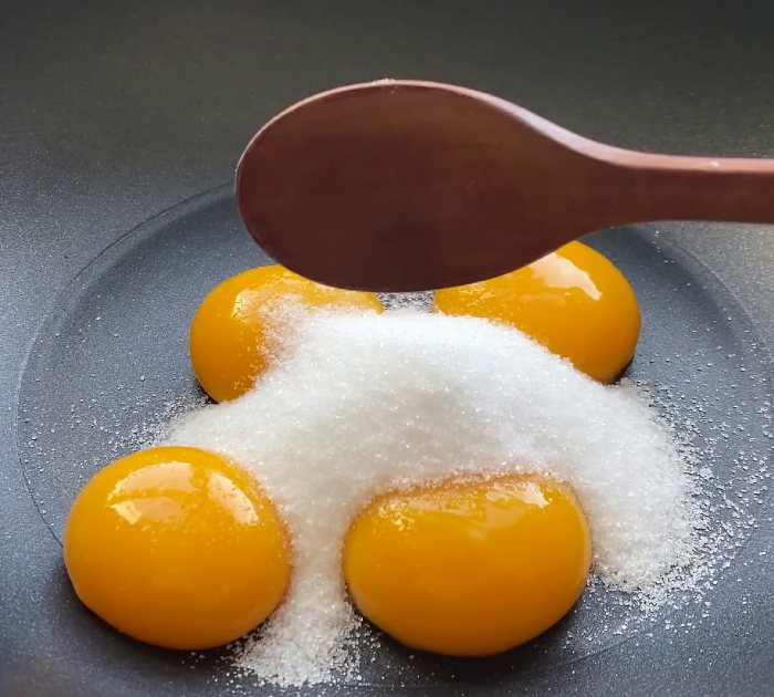 Mouthwatering tutorial shows how to turn an egg into a sweet and chewy ...