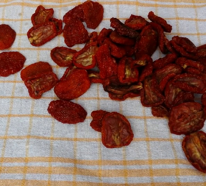 Italian man shares recipe for making sundried tomatoes at home
