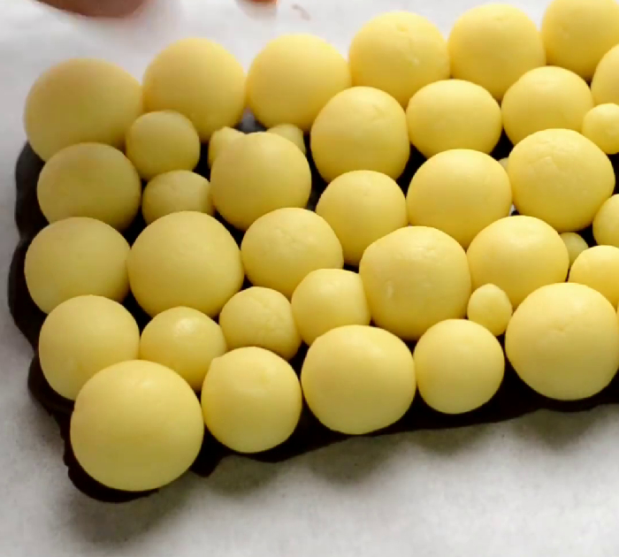 Make your own trending 'Chocolate Bubble' using only 3 ingredients
