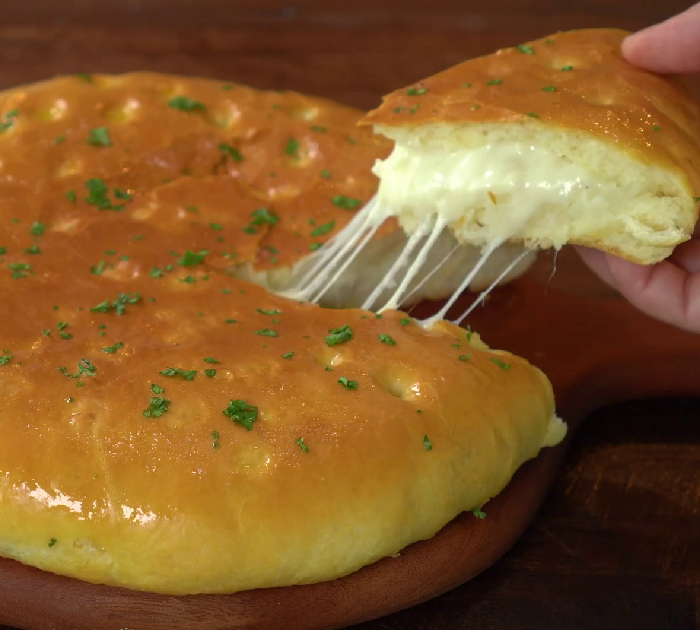 Woman shares gooey delicious recipe for cheesy stuffed potato bread