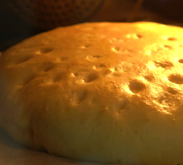 Woman shares gooey delicious recipe for cheesy stuffed potato bread