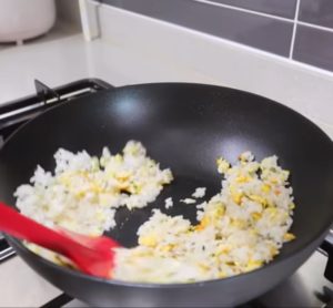 Cook shares his favorite way to make authentic fried rice and it’s so ...