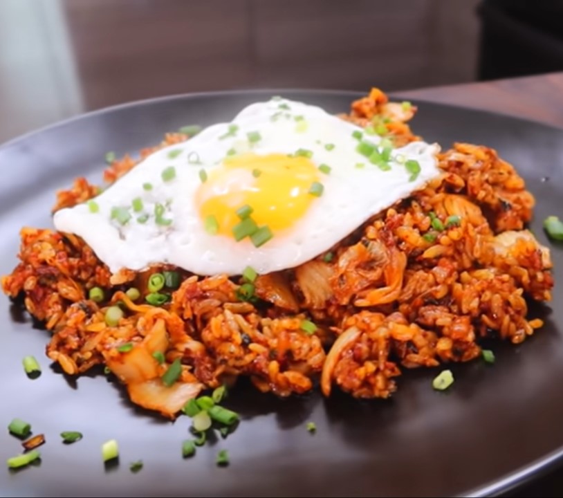 Cook shares his favorite way to make authentic fried rice and it’s so ...