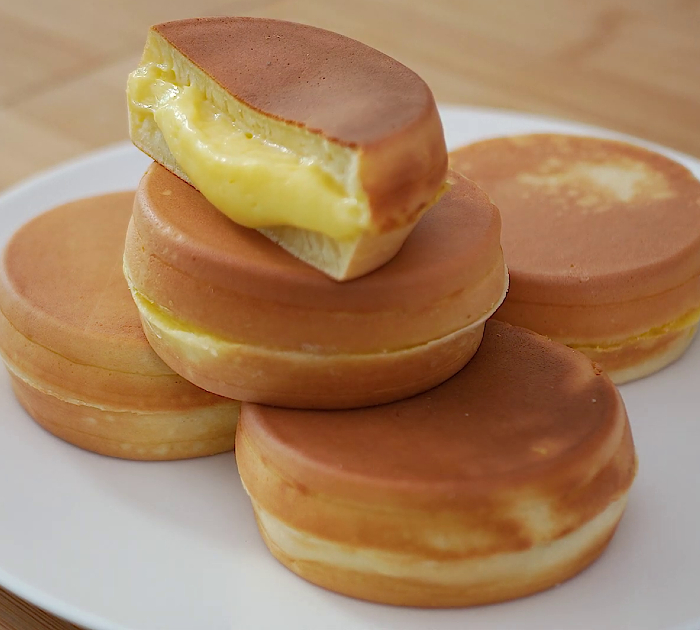 Cook shares easy recipe for custard cream-filled pancakes