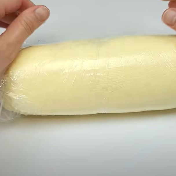 Woman shows how to make delicious homemade butter using just one ingredient