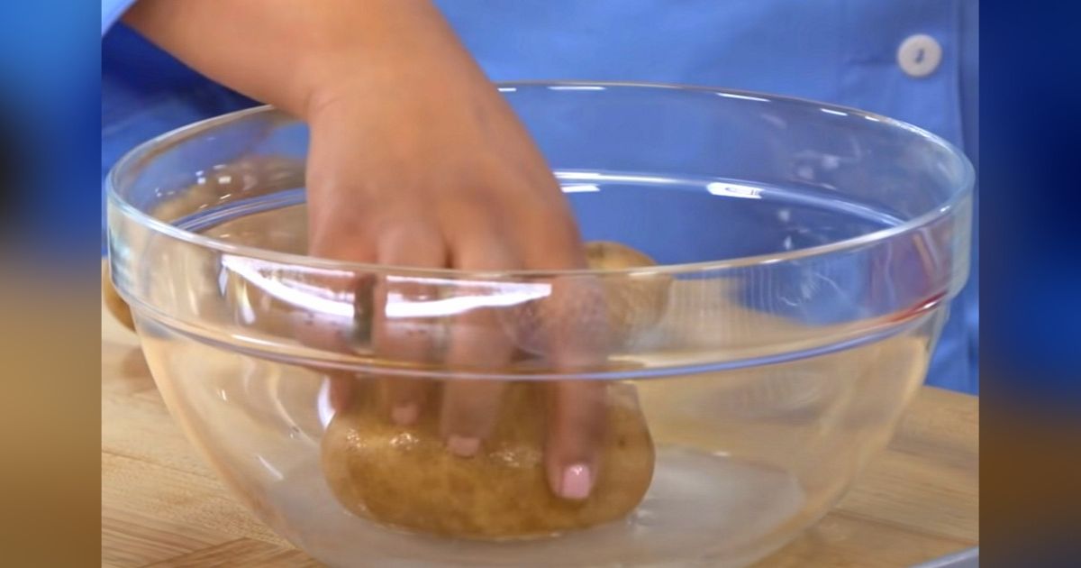 Chef shares method for cooking baked potatoes that come out perfect ...