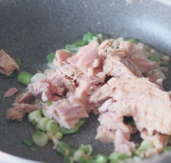 Dump canned tuna in a pan for an easy recipe you’ll want to make again ...