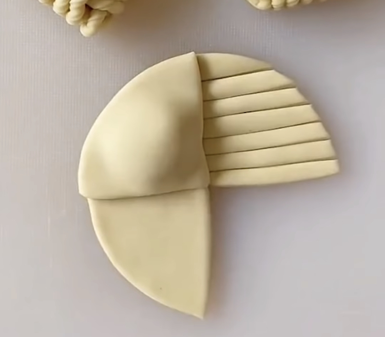 Simple techniques for shaping dough into beautiful buns
