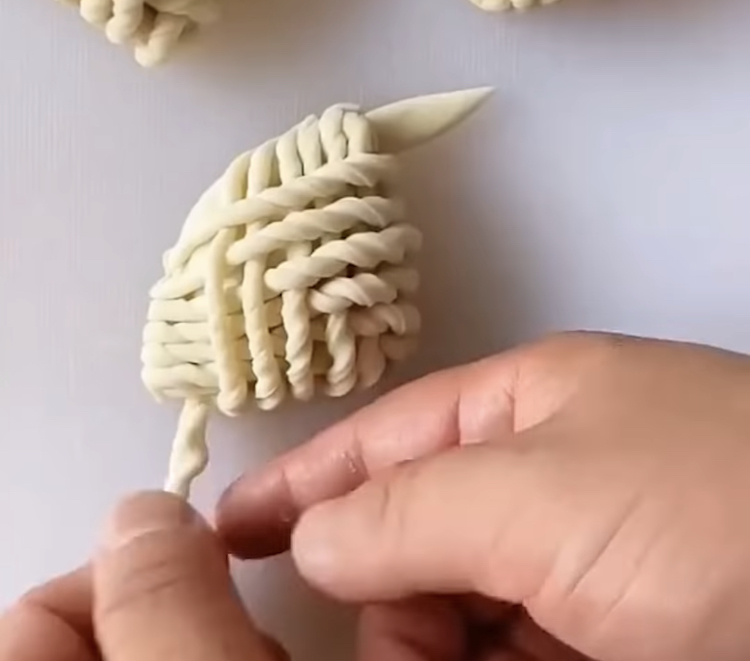 Simple techniques for shaping dough into beautiful buns