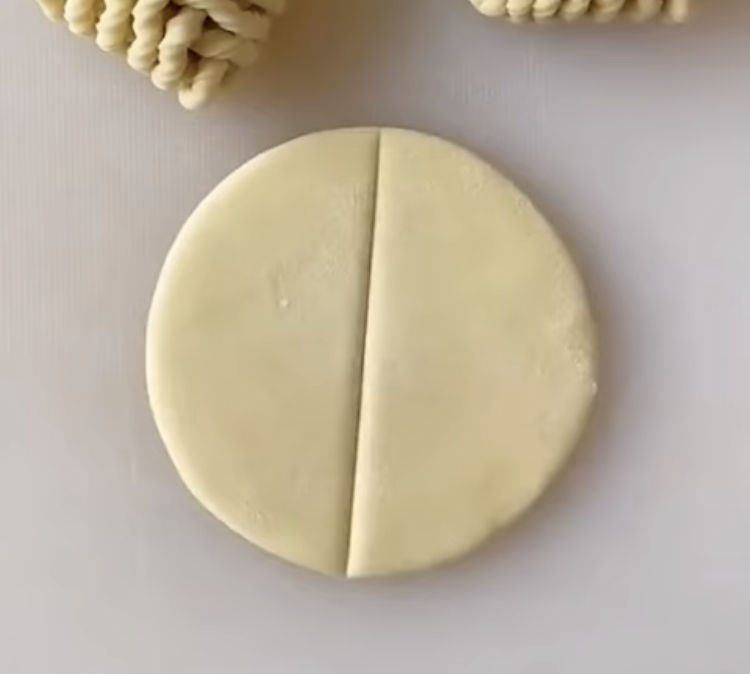 Simple techniques for shaping dough into beautiful buns