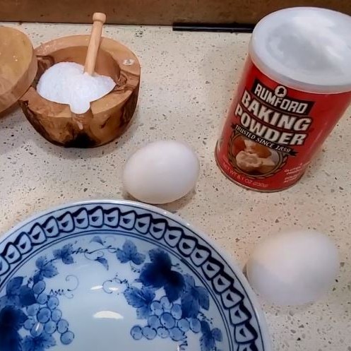 Adding baking powder to scrambled eggs completely transforms the ...