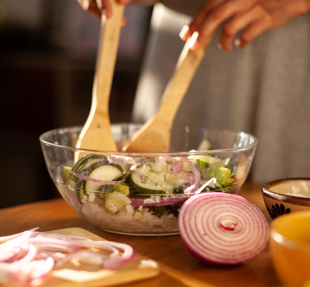 Chef shares all the best ways to cut an onion and earns over 15 million ...