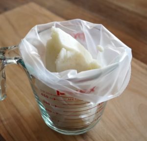 Man shares unconventional method for baking the crispiest garlic potato ...
