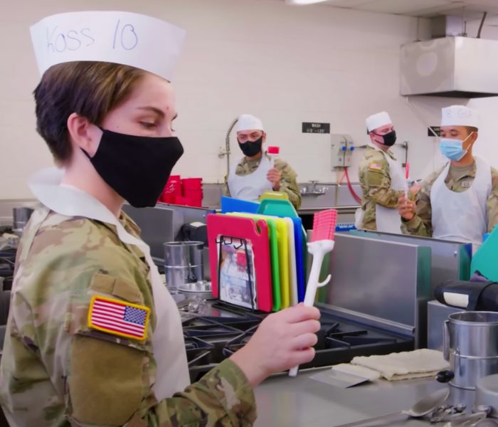 Army culinary specialists give in-depth look at how they feed 800 ...