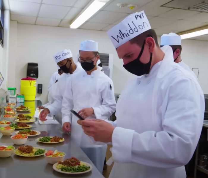 Army culinary specialists give in-depth look at how they feed 800 ...