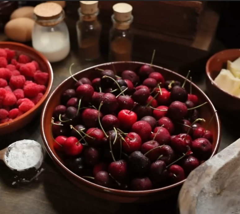 Woman recreates day in the life of an 1808 baker with old recipe for ...