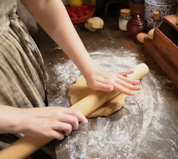 Woman recreates day in the life of an 1808 baker with old recipe for ...