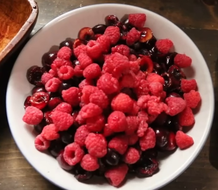 Woman recreates day in the life of an 1808 baker with old recipe for ...