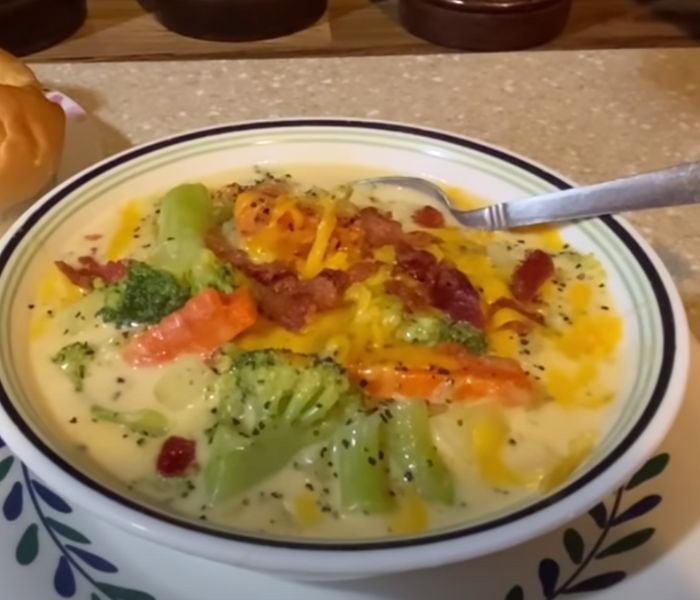 Easy recipe for broccoli and potato cheese chowder