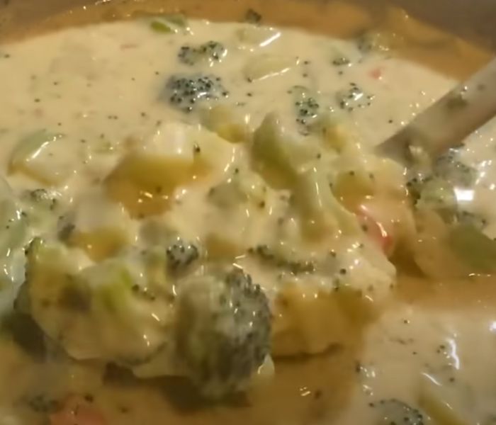 Easy recipe for broccoli and potato cheese chowder