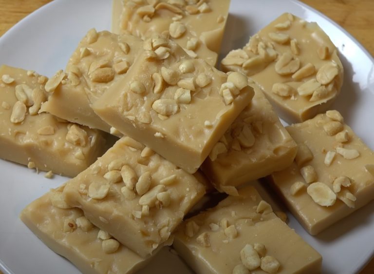 4 ingredient peanut butter fudge couldn’t be easier or tastier to make