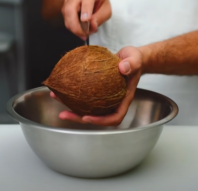 Chef shows simple way he opens coconuts without using a hammer or ...