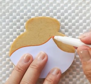 Cookie artist earns over 2M views showing how she decorates Christmas ...