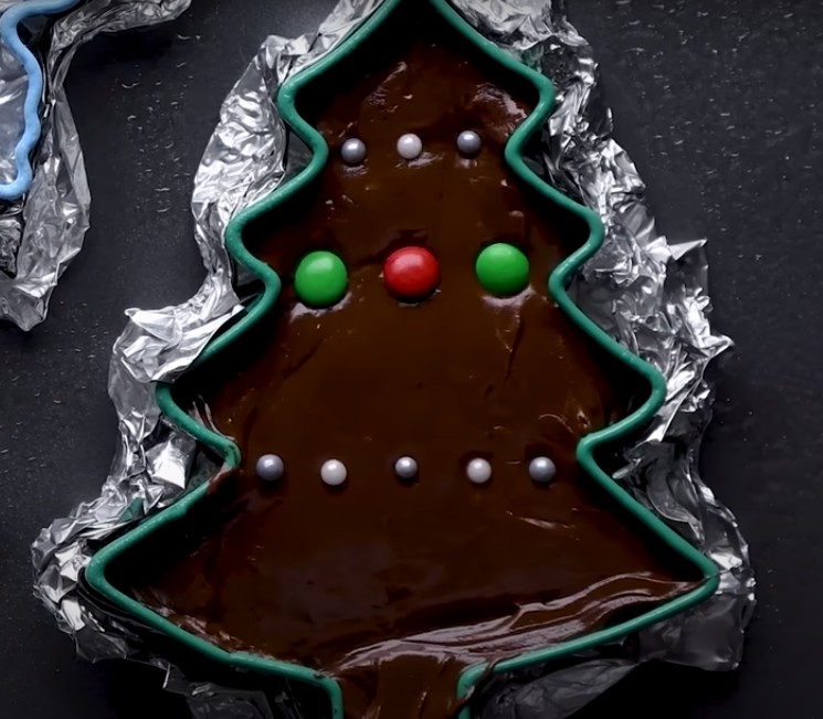 10 super festive holiday desserts to eat while waiting for Santa