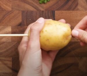 Recipe for mouthwatering “Tornado Potatoes”
