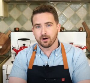 Man shows how to make a “true” PB&J sandwich by following recipe from 1901