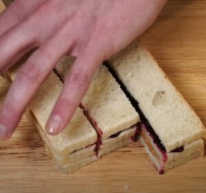 Man shows how to make a “true” PB&J sandwich by following recipe from 1901