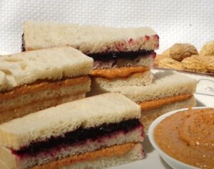 Man shows how to make a “true” PB&J sandwich by following recipe from 1901