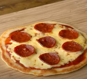 Man shows how to quickly make pizza from scratch without oven or yeast