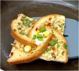 Woman makes 4 cuts and 3 twists to turn “ho-hum” bread slices into ...