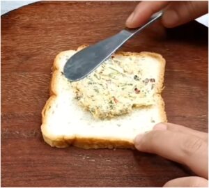 Woman makes 4 cuts and 3 twists to turn “ho-hum” bread slices into ...