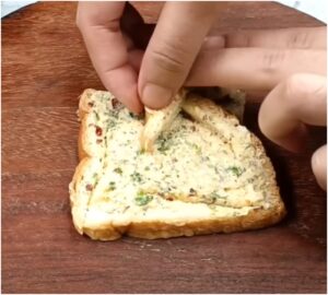 Woman makes 4 cuts and 3 twists to turn “ho-hum” bread slices into ...