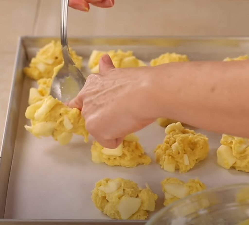 Woman shares Italian “peasant recipe” for soft apple cookies and gets ...