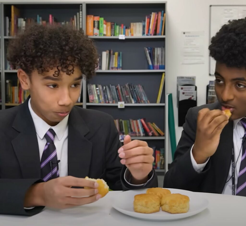 Teens visiting from Britain try out biscuits and gravy for 1st time and ...