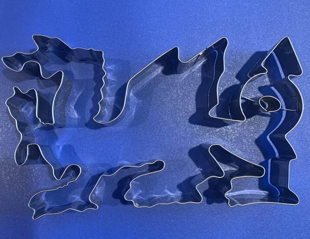 The internet’s losing its mind trying to figure out what these 40 ...