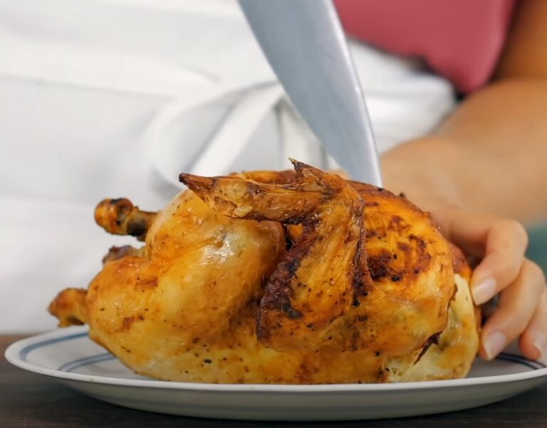 Woman layers chicken and flavorful cream sauce, puts delicious twist on ...