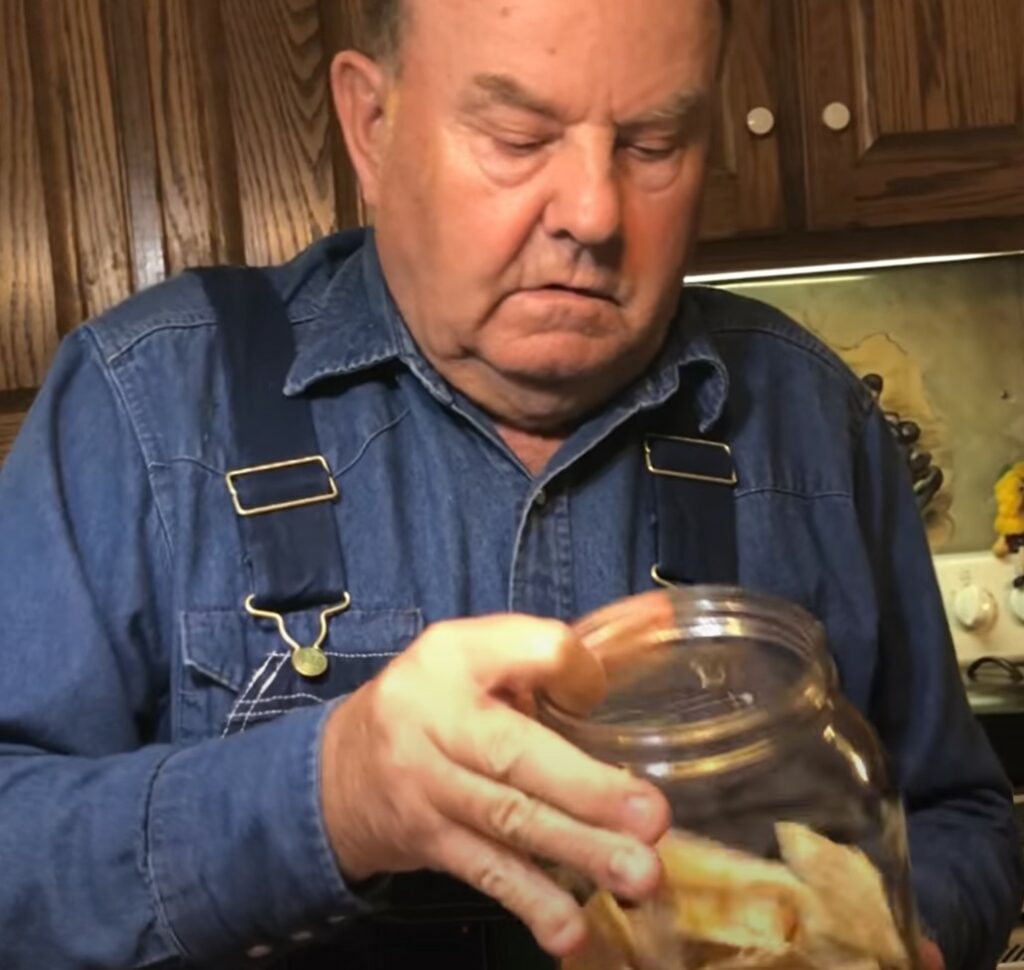 Man stuffs jar full of Saltines so he can make Mississippi “Swamp Crackers”