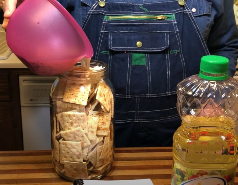 Man stuffs jar full of Saltines so he can make Mississippi “Swamp Crackers”